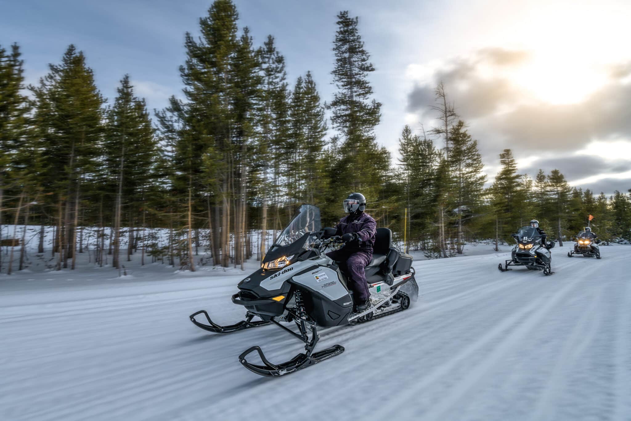 Snowmobile & Snowcoach Tour Packages - Yellowstone Vacations